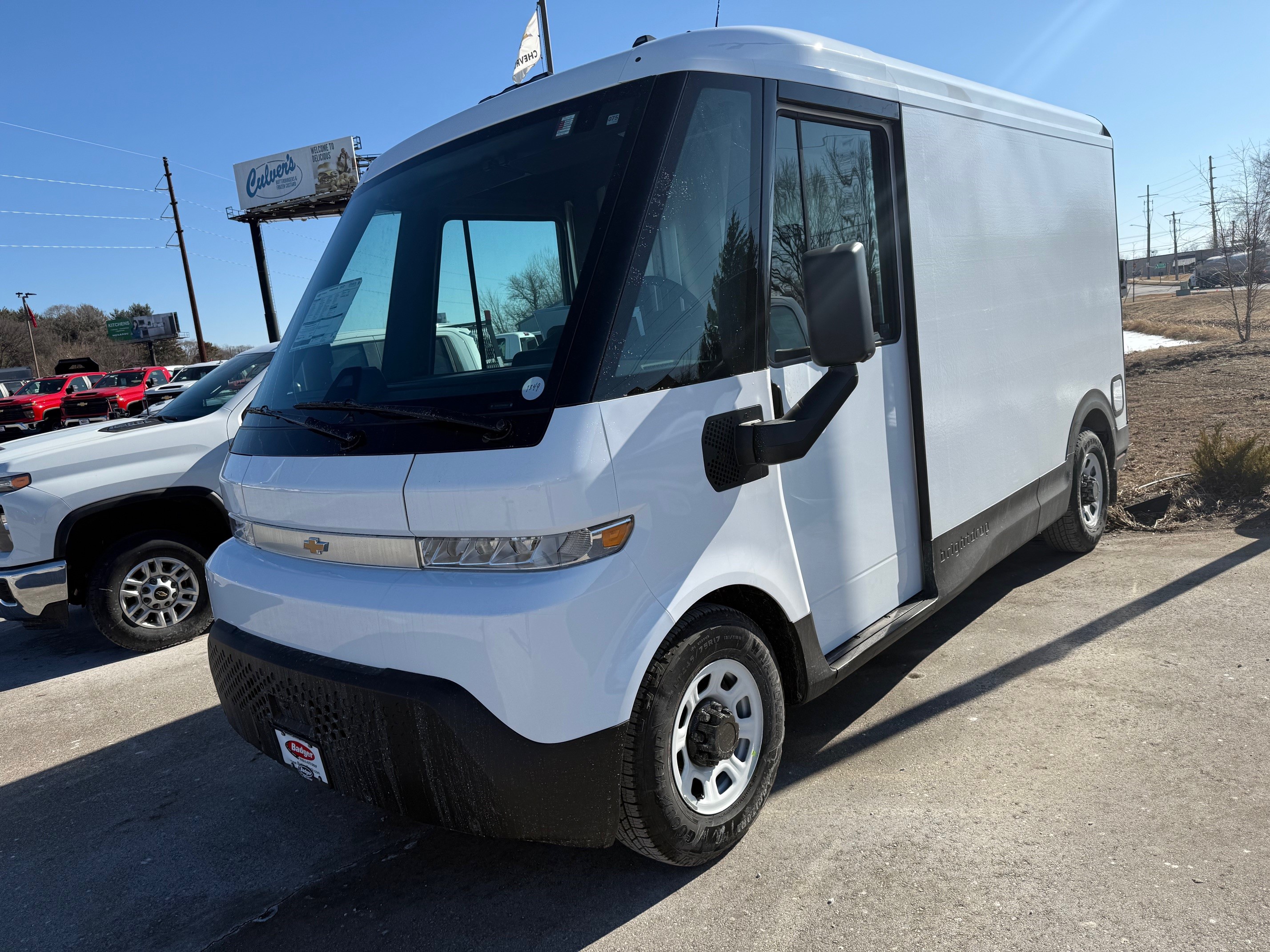 New 2025 Chevrolet BrightDrop 400 EJY Cargo Van near Milwaukee #25F46 | Badger Truck & Auto Group